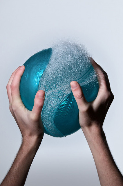 Randomnies: Amazing bursting baloons photography by Edward Horsford