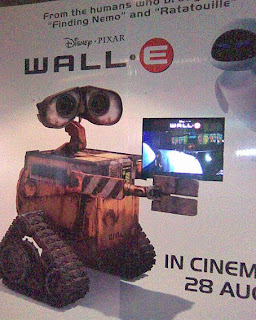 Little Red Dot Diaries: WALL-E (Waste Allocation Load Lifter - Earth ...