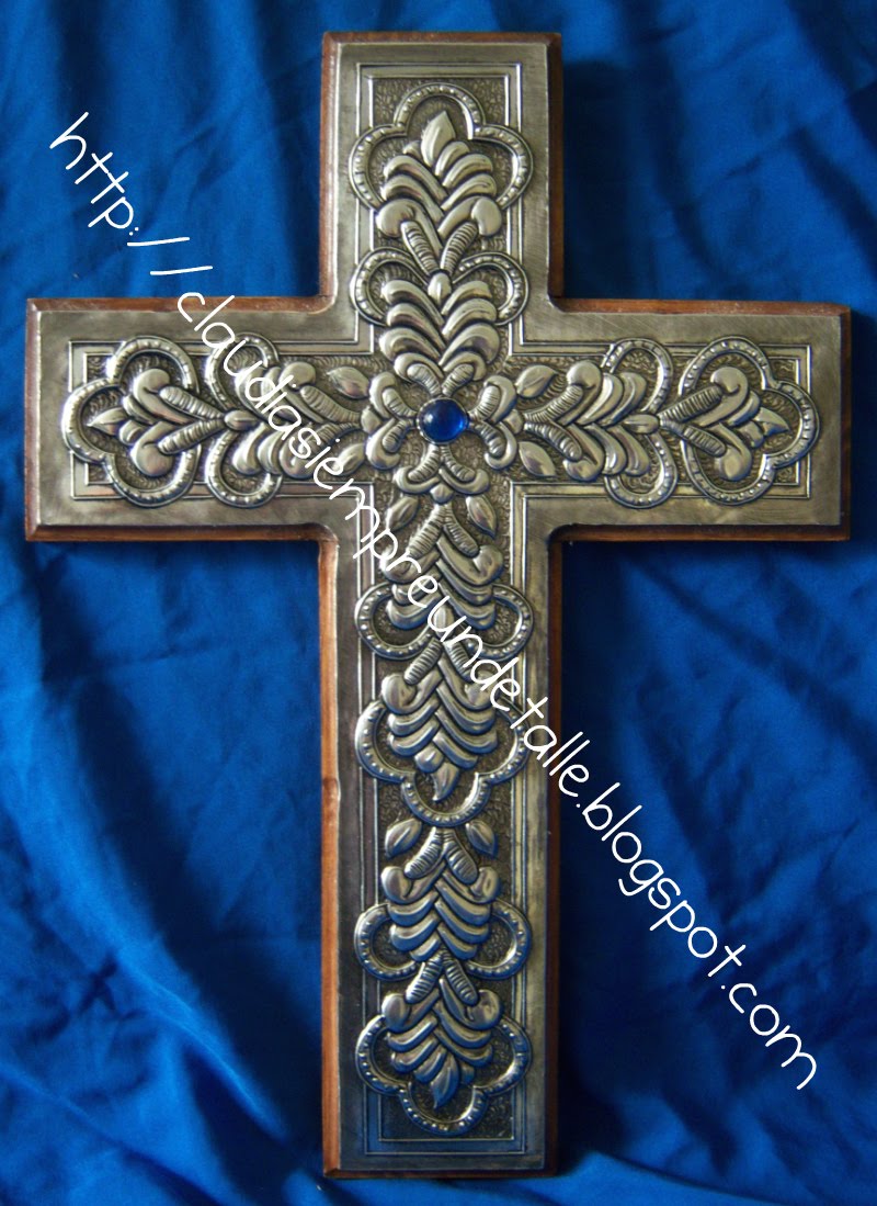 CLAUDIA siempre un detalle.....: CRUZ CON GRECAS