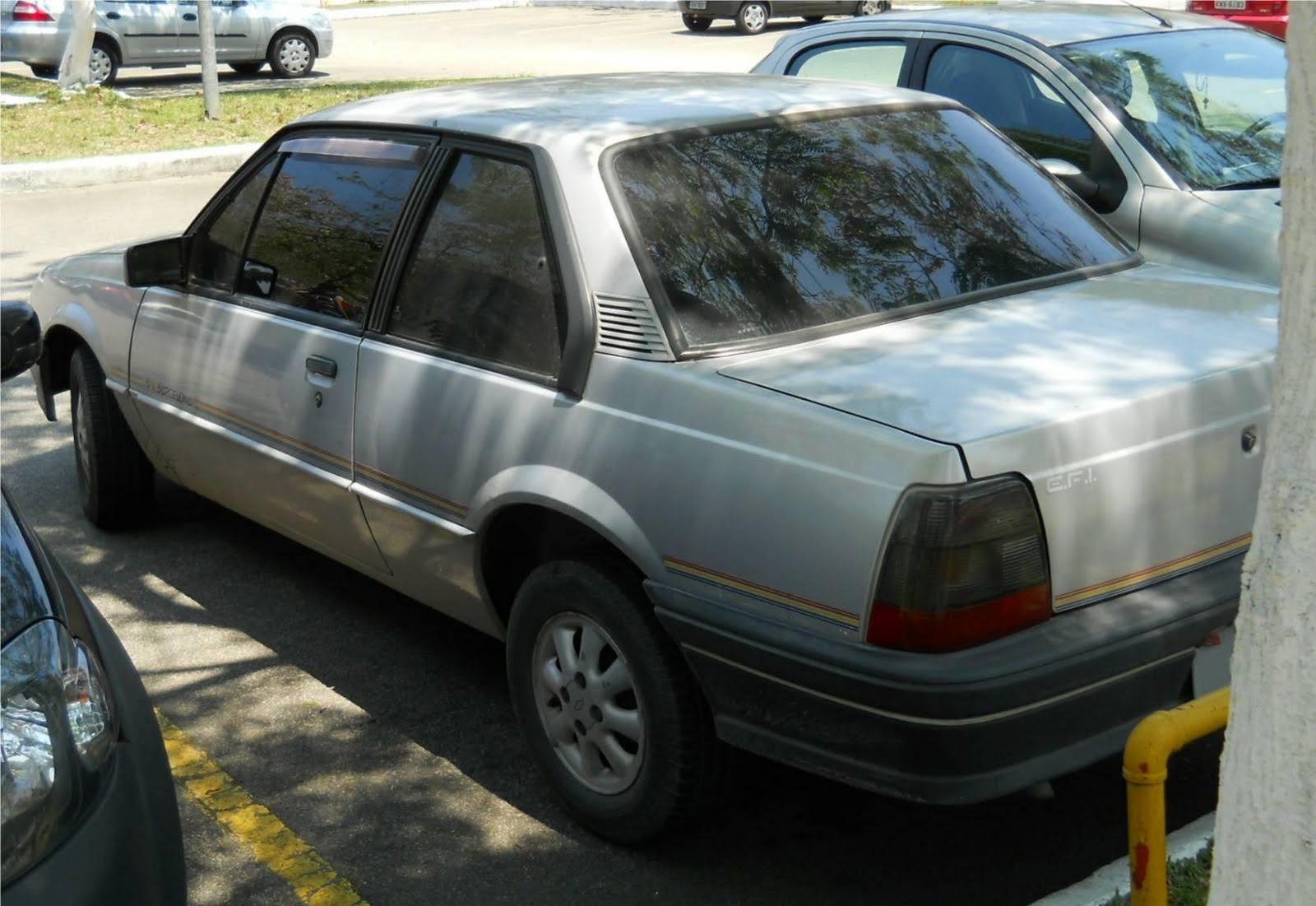 Registros Automotivos do Cotidiano: Chevrolet Monza Barcelona 1992