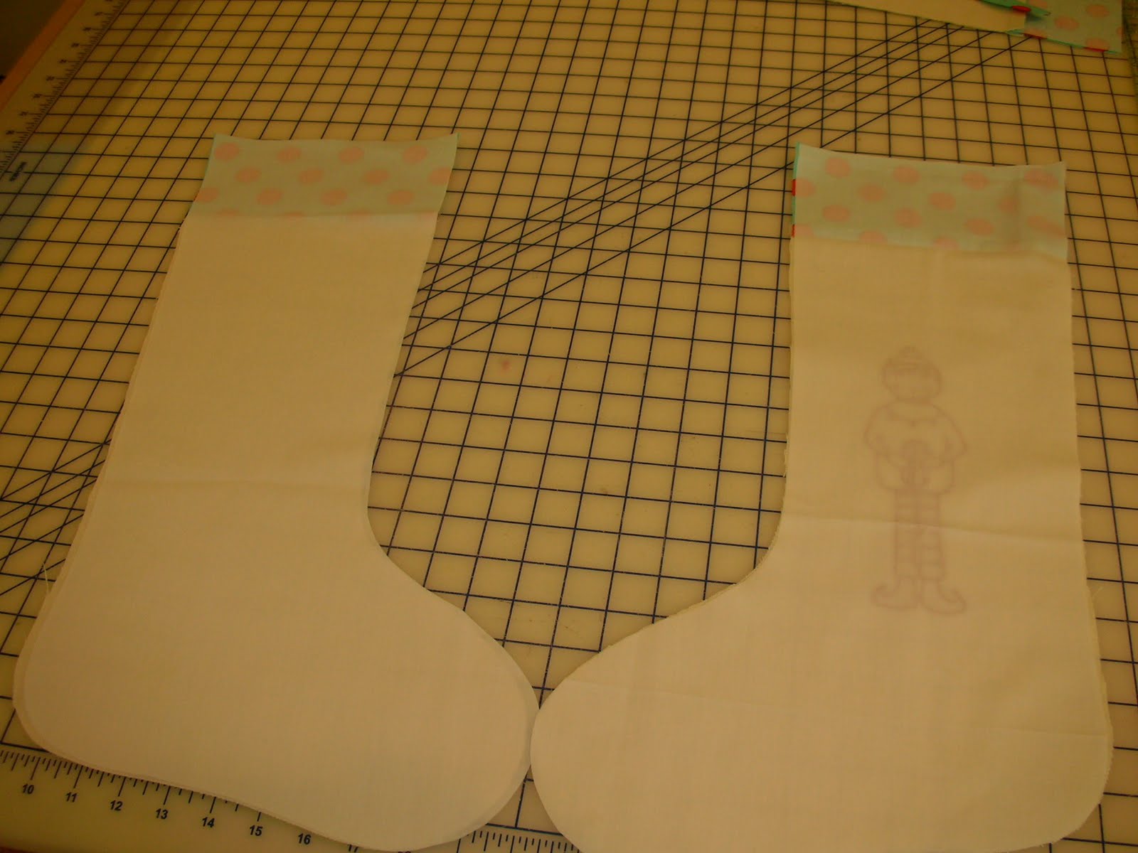 Matching Notches: A Way To Make A Christmas Stocking With A Lining