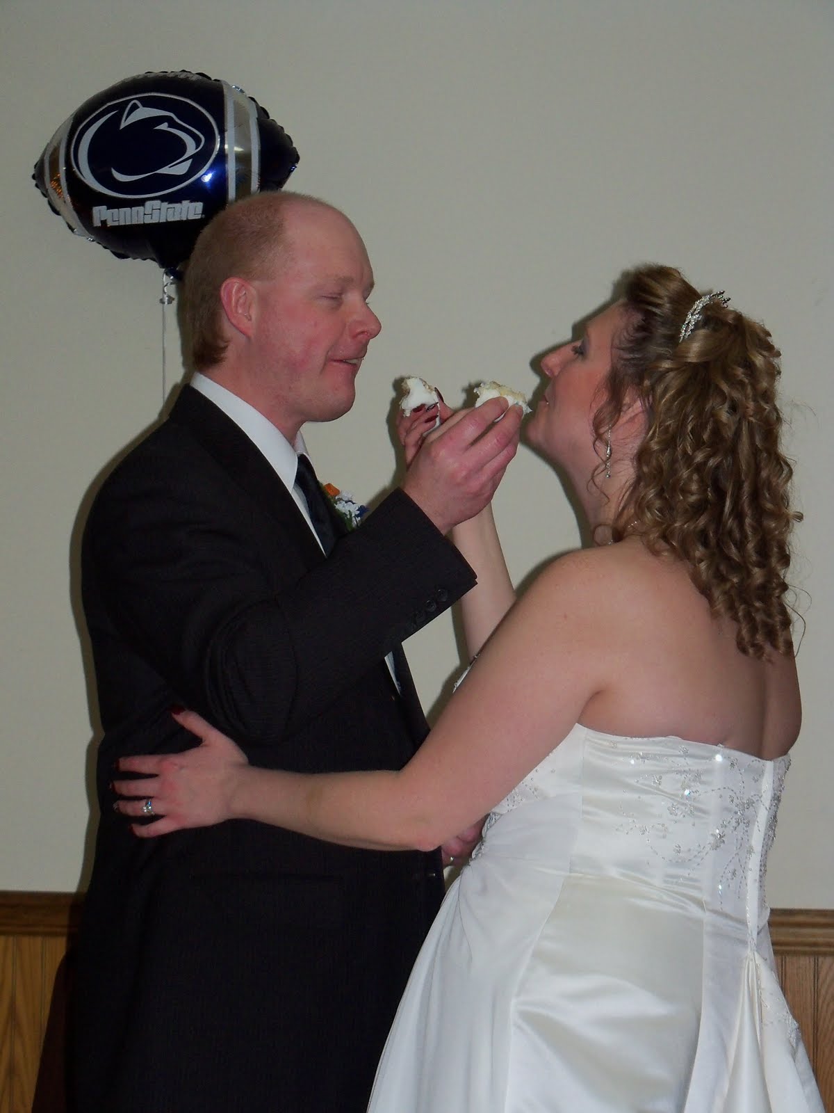 At Last My Love Has Come Around: Wedding Cake!