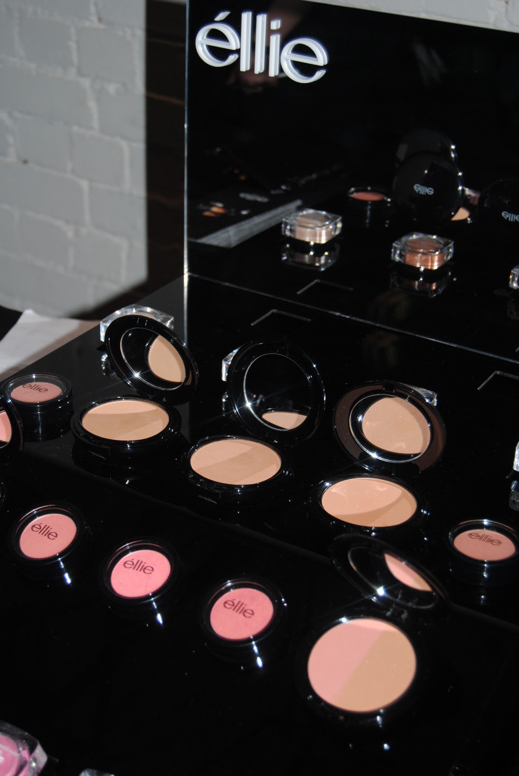 candy soirees....come soiree with us....: Ellie Make up presents a red ...