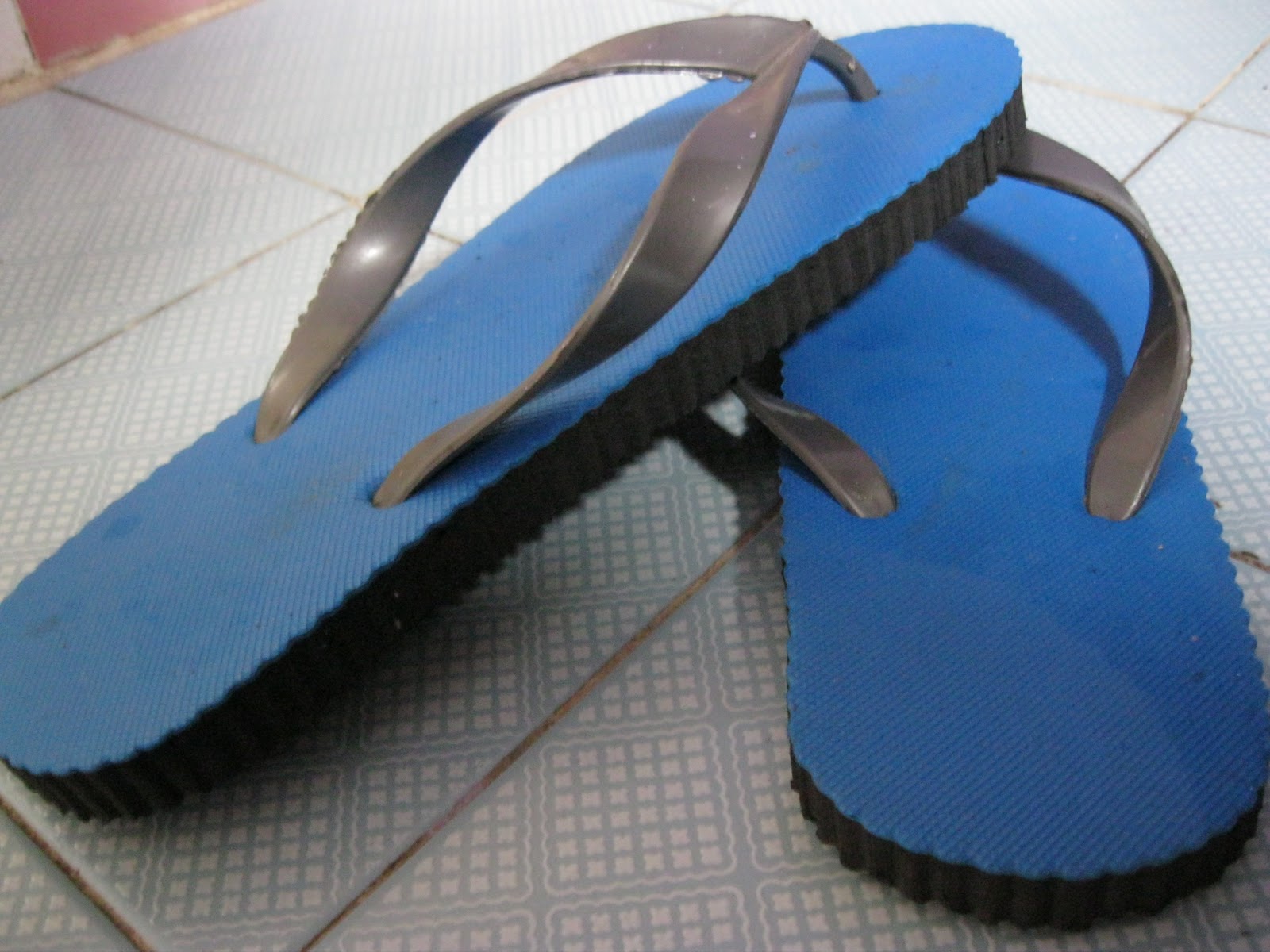 Sape Aku???: |~selipar jepun vs selipar jalan~|