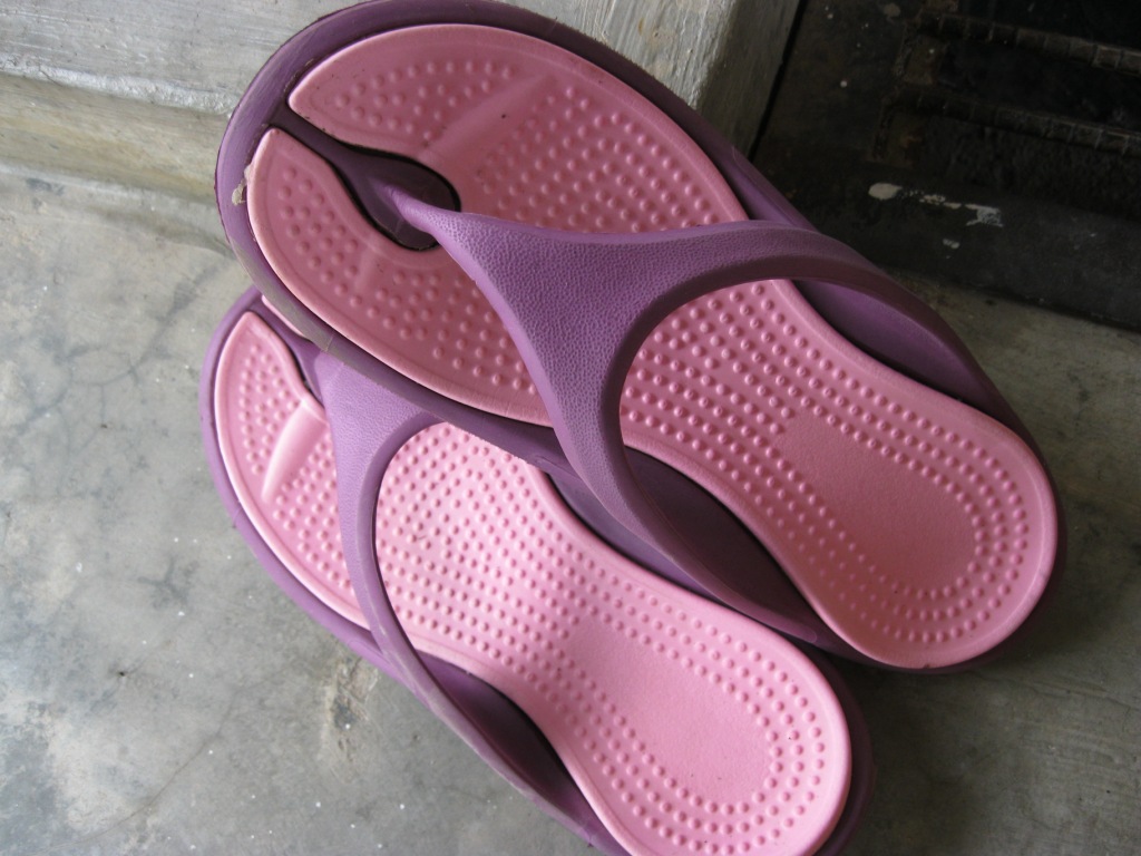 Sape Aku???: |~selipar jepun vs selipar jalan~|