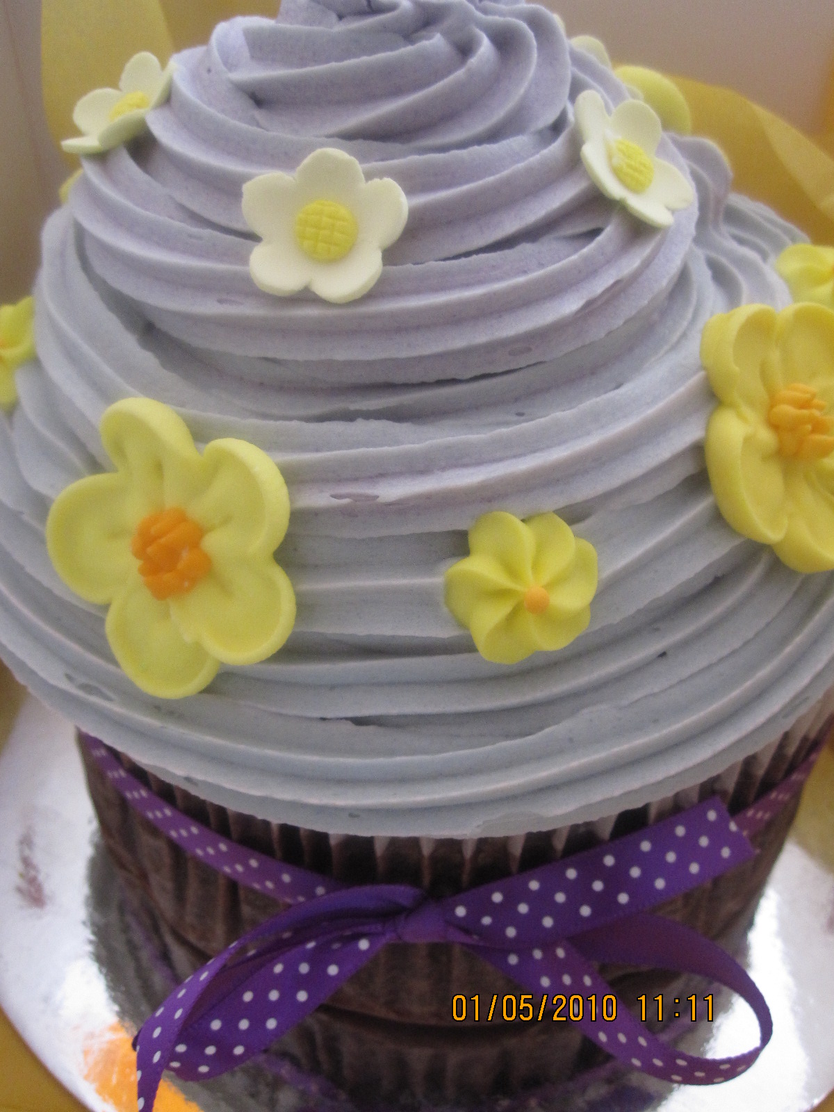 adobo down under: 7th birthday maxi cupcakes