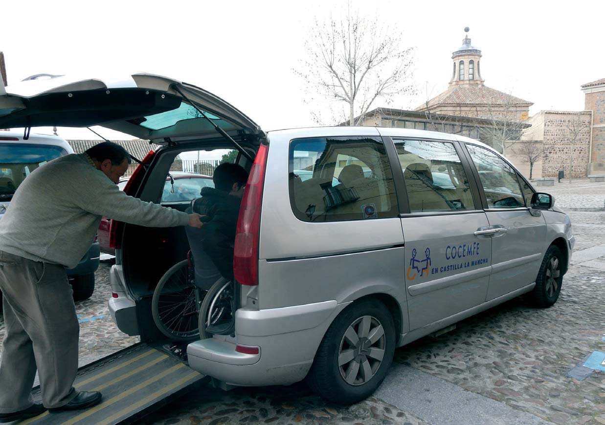 TRABAJO SOCIAL EN CUENCA: Transporte Adaptado para estudiantes con ...