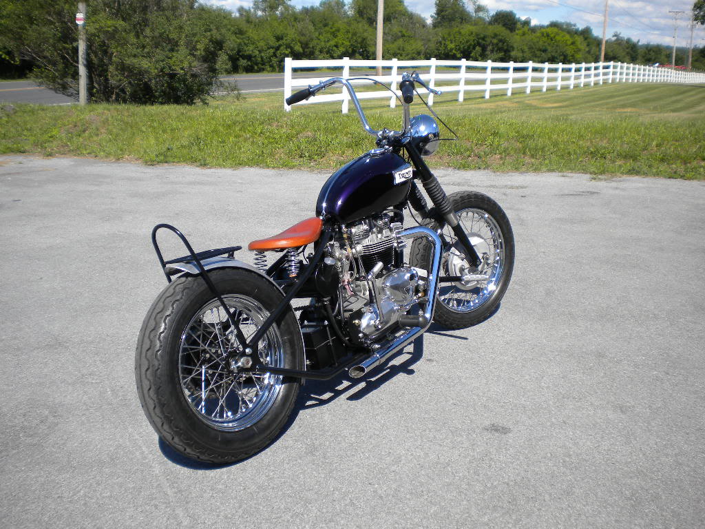 biker excalibur II: Triumph Bobbers en la red