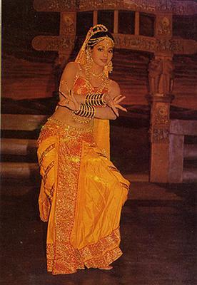 Sridevi: Sridevi as a dancing diva in Naaka Bandi: On set with Dharmendra