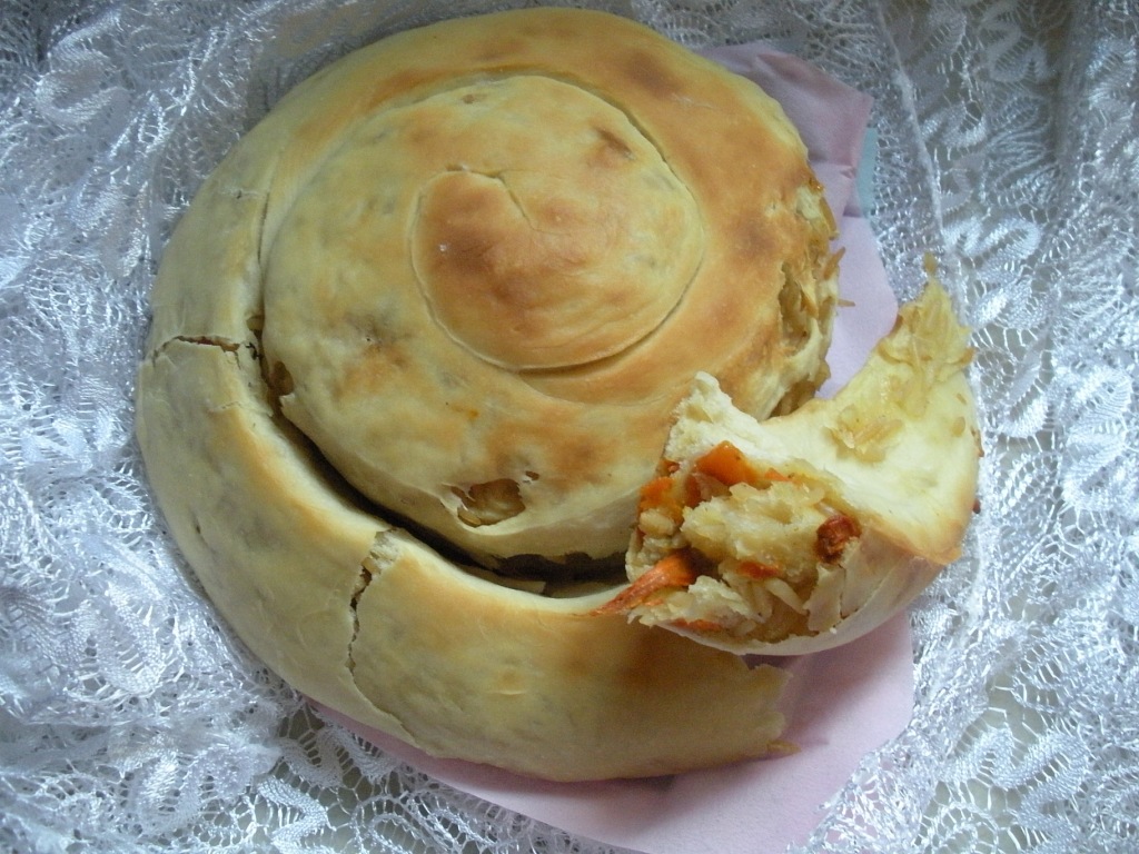 The Art of Uzbek Cuisine: Palov non (Bread with pilaf)