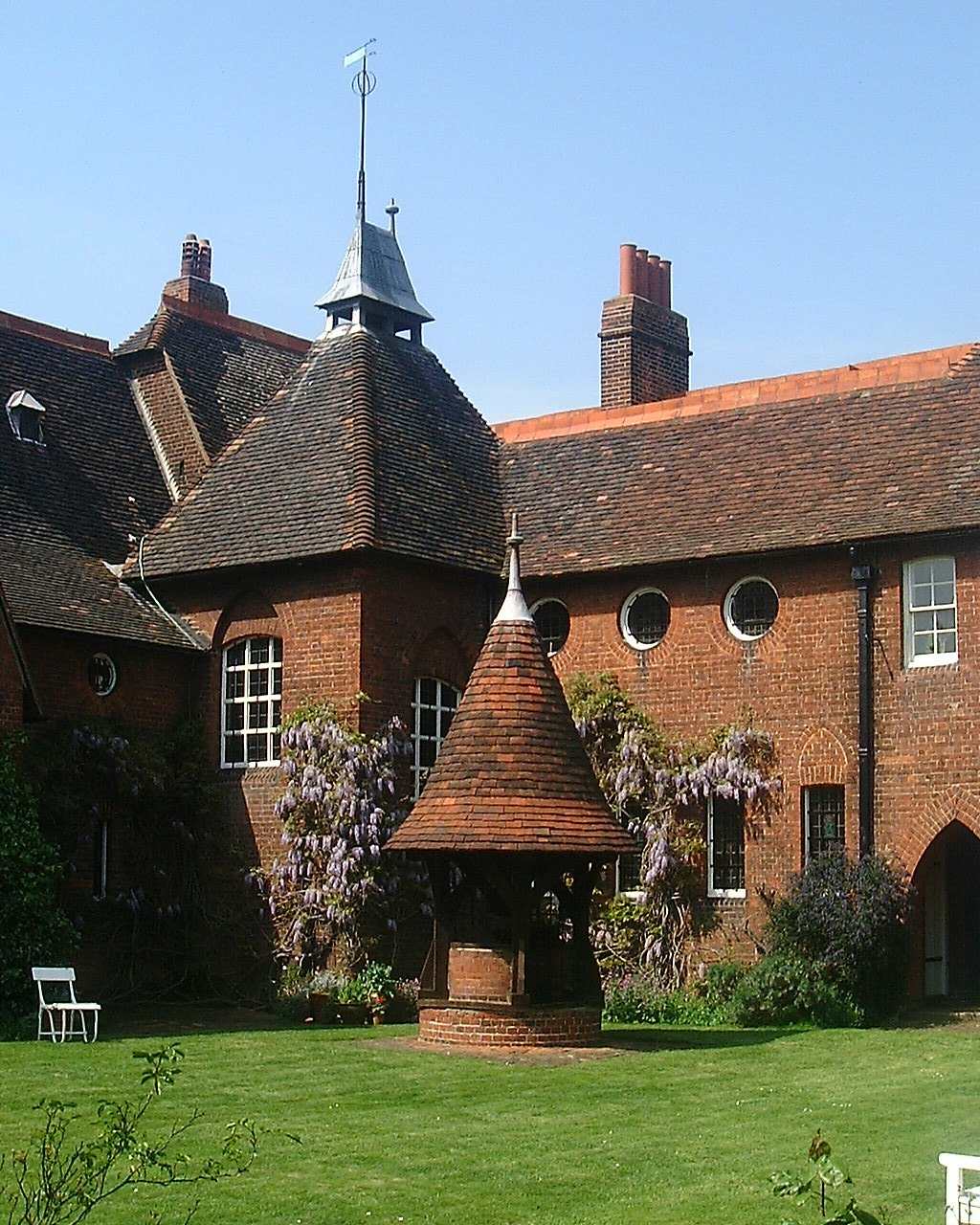 william morris unbound: The Uses of Red House