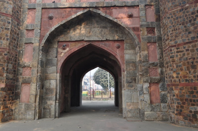 Footloose in Dilli: Marking the Territory: Dilli Gate