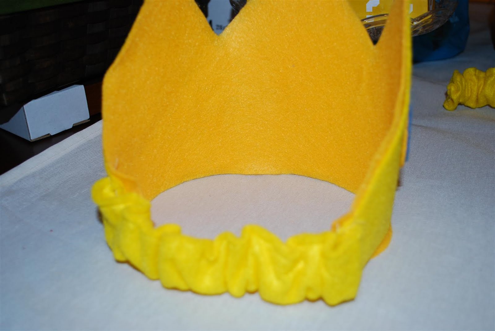 craftyc0rn3r: Super Mario Birthday Party - Princess Peach Felt Crowns