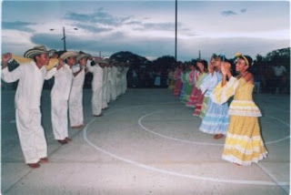 RECORRIENDO NUESTRA COLOMBIA: BAILES FOLCLORICOS DE COLOMBIA.