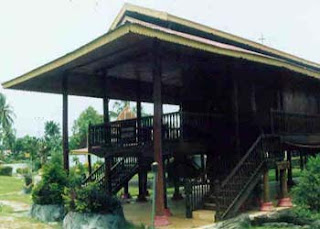 Rumah Adat Gorontalo (doloupa ) ~ Bumi Nusantara