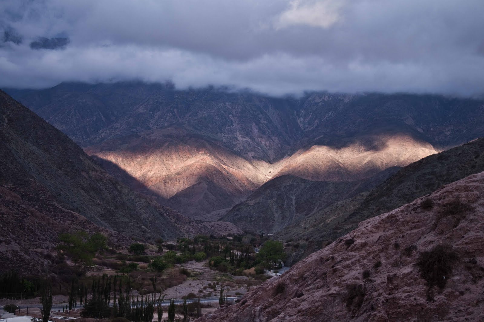 Candela Martinez: rayo de sol, Purmamarca, Jjuy, Argentina, Octubre 2010