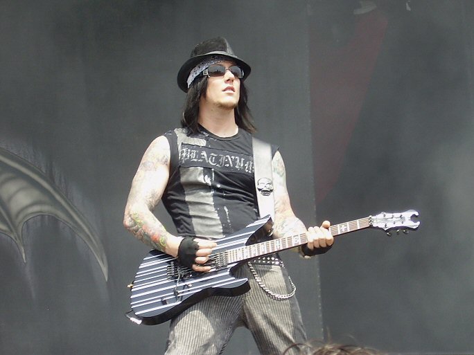 AVENGED SEVENFOLD SONGS AND LYRICS: Synyster Gates