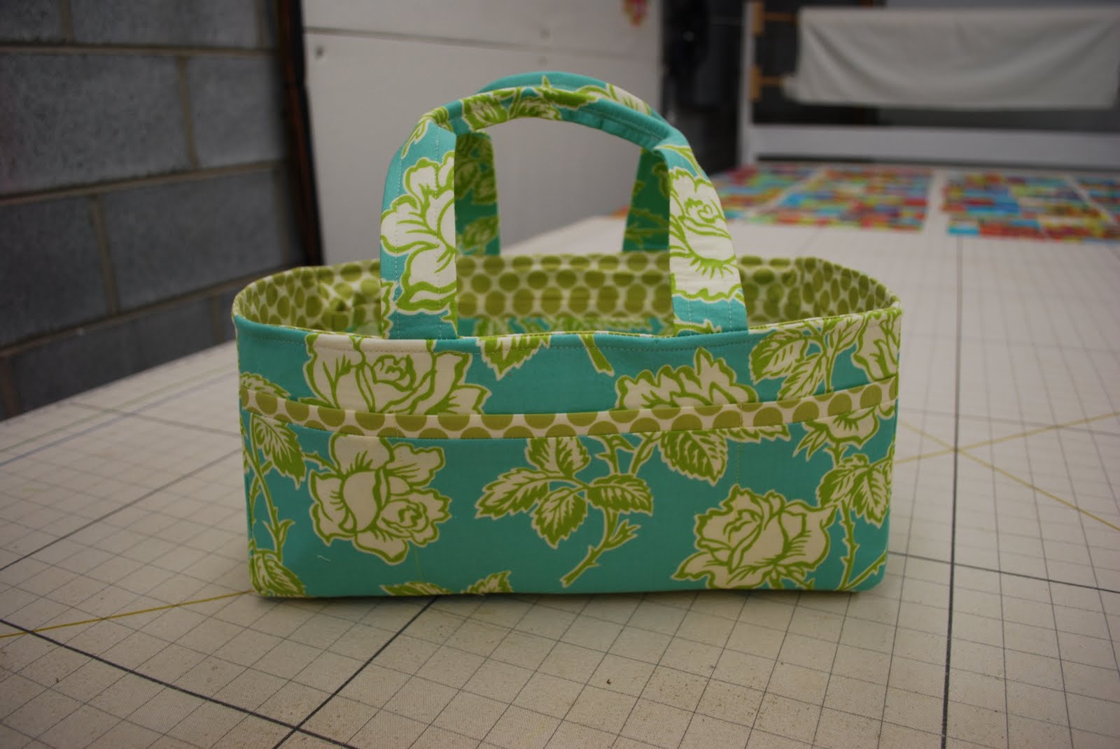 FREEBIES FOR CRAFTERS: Sewing Caddy Tutorial
