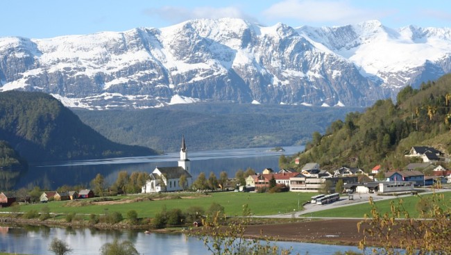 i Naustdal - godt å bu !: Om Naustdal