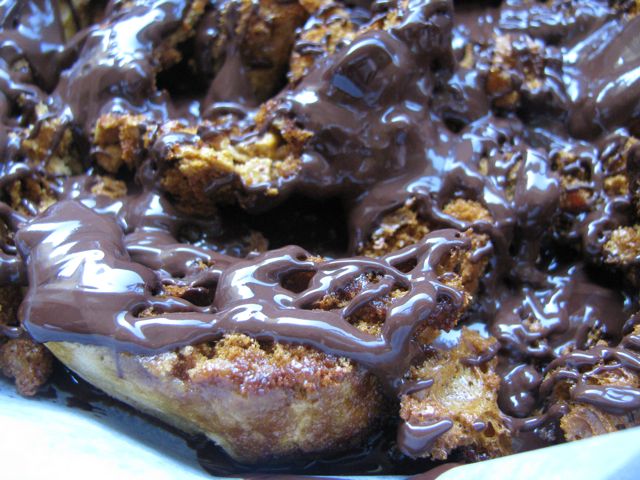 Green Gourmet Giraffe: Buns, soup and crunchie in yaz's kitchen