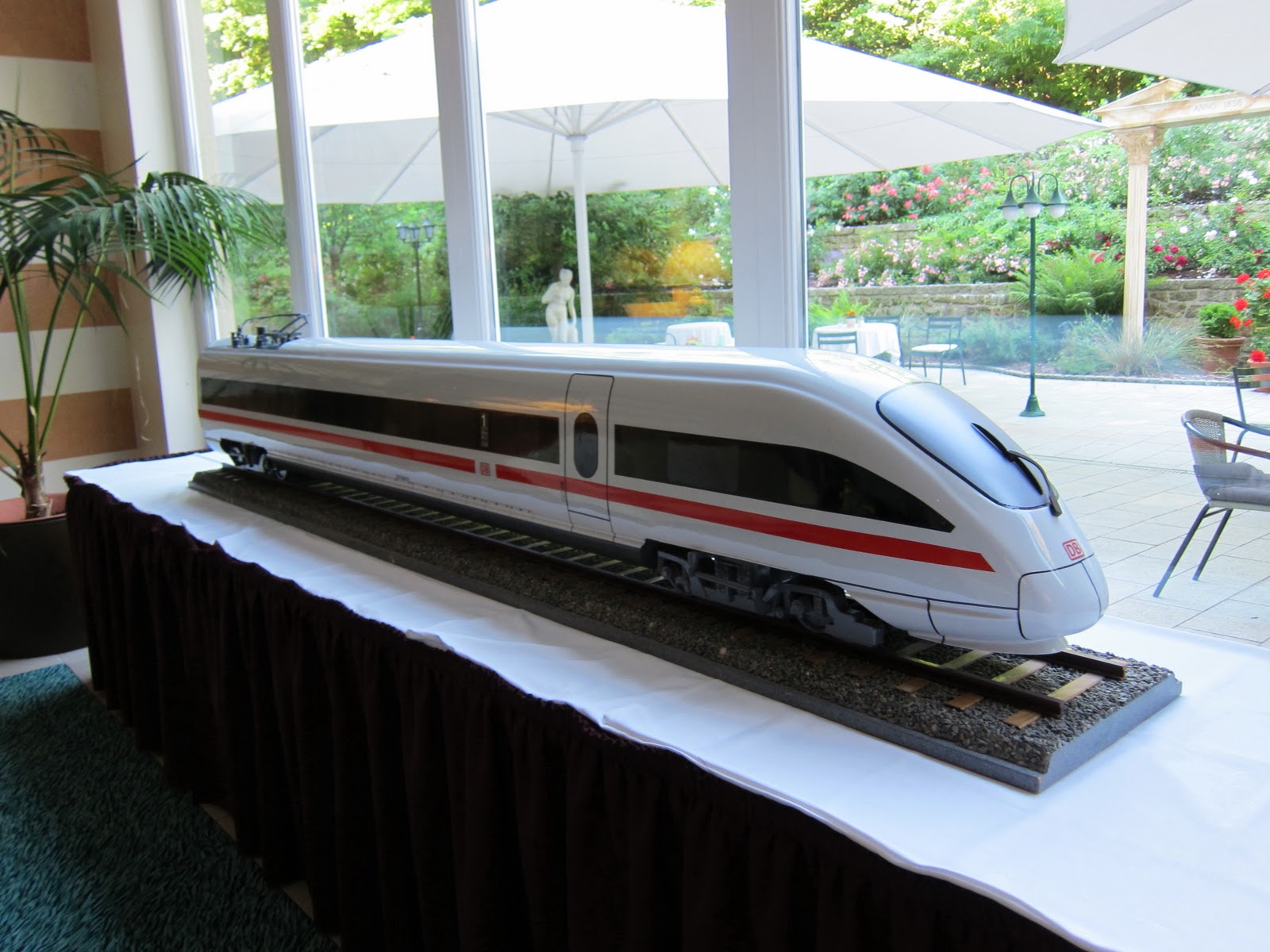 transpress nz: German ICE high speed train model