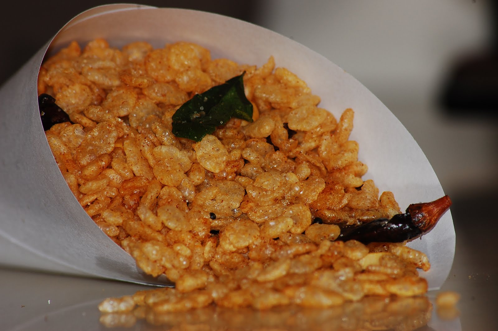 Tindi Teerta: Masala Puri (Puffed Rice) Voggarne