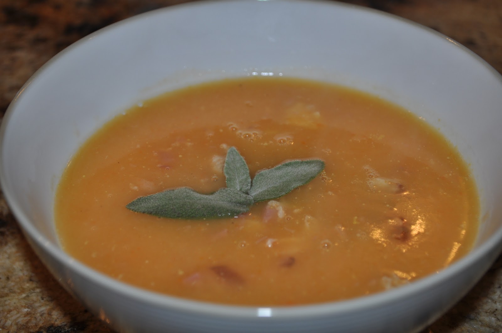 SEGEBUTĖS UŽRAŠAI: Kumpio kaulo sriuba