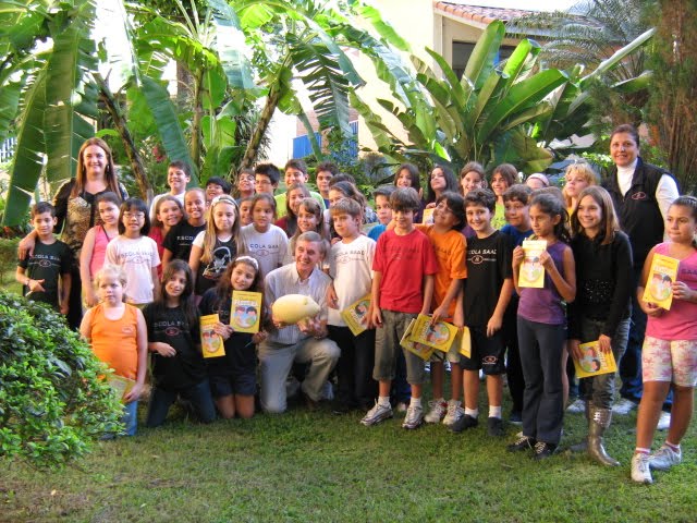 Projeto "Quem ama partilha": Tarde de autógrafos com Fernando Carraro