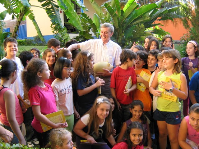 Projeto "Quem ama partilha": Tarde de autógrafos com Fernando Carraro