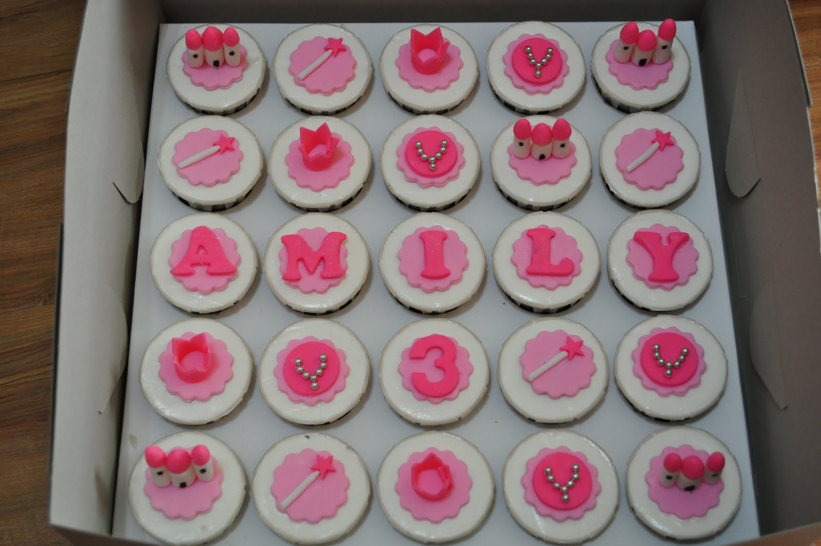 dari oven yang comel: princess cupcakes