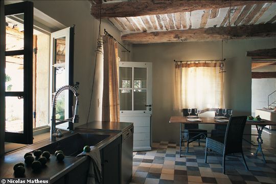 Through the French eye of design: EAT IN KITCHENS