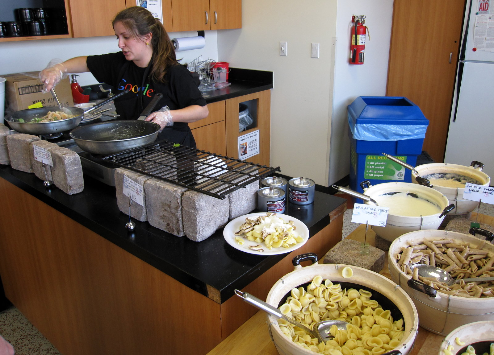 Eating L.A.: Google's Santa Monica cafeteria: A free lunch for the lucky