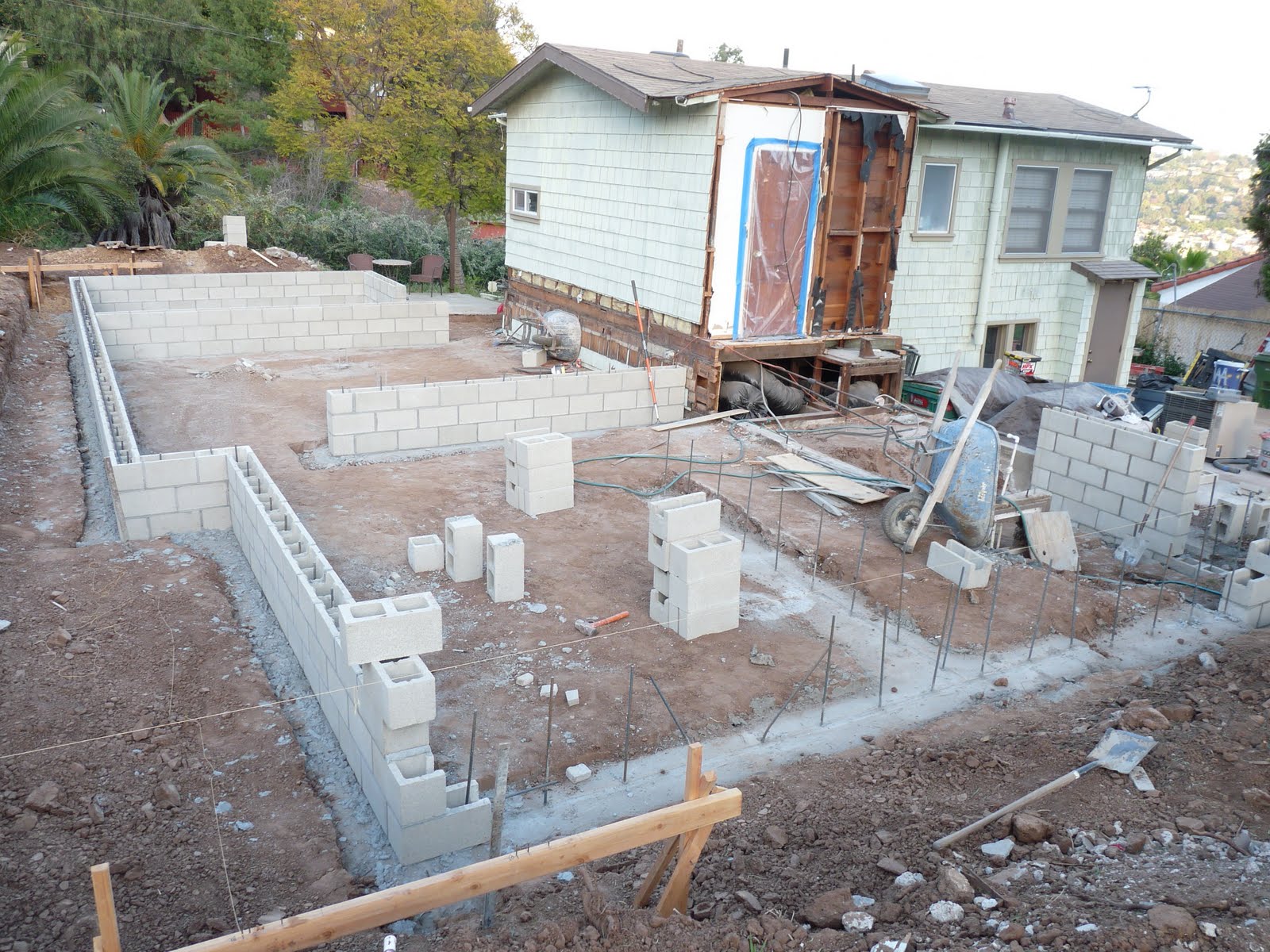 438 House: Laying the Block