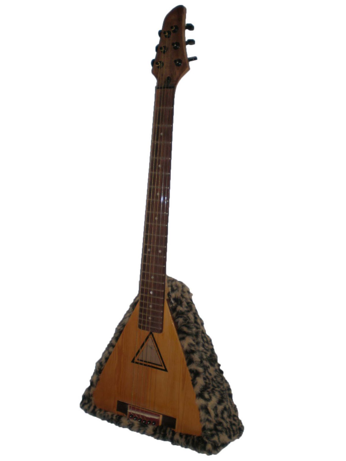 Morgane Caradec: Guitare triangle... en mode féline!!!