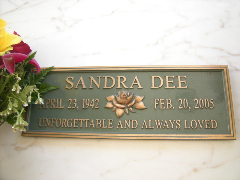 Los Angeles Morgue Files: "Gidget" Actress Sandra Dee 2005 Forest Lawn ...