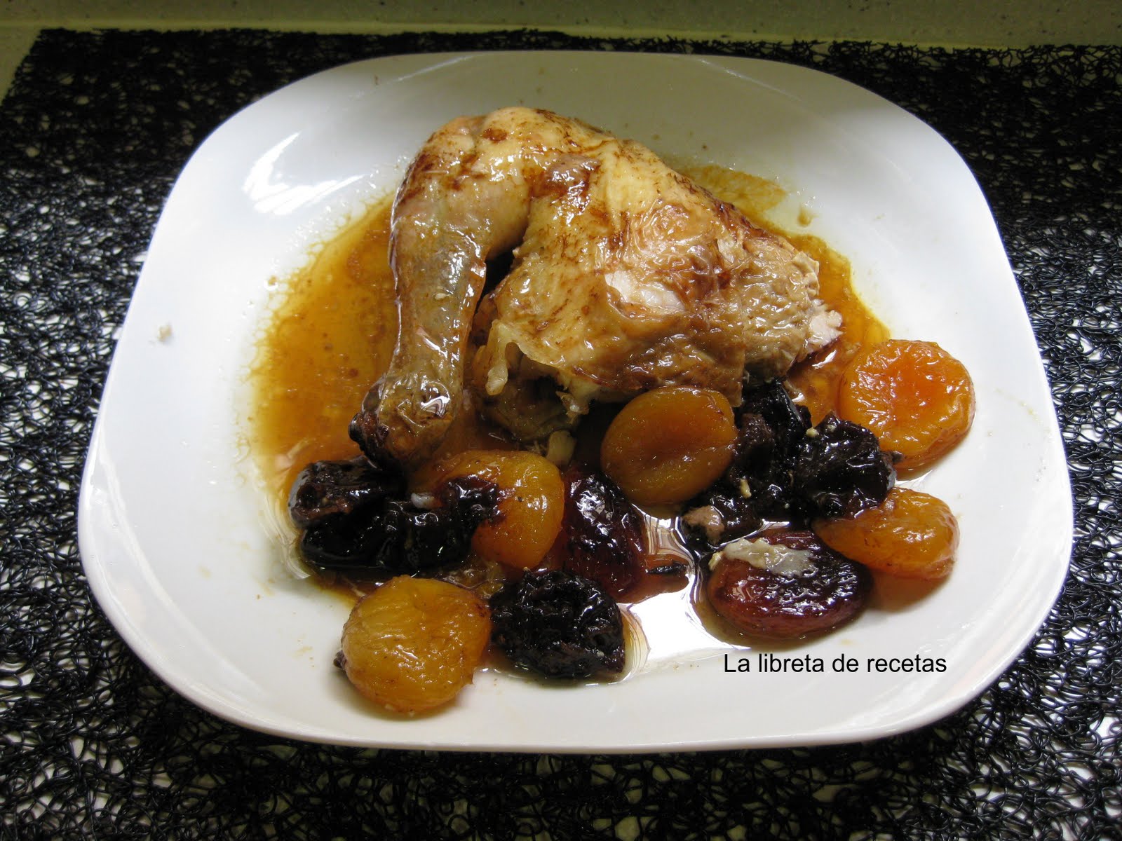 La libreta de recetas: POLLO AL HORNO DEL PAPÁ (CON OREJONES Y CIRUELAS)