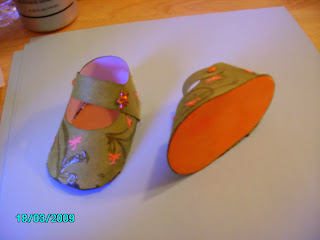 Magpies Envy: PAPER BABY SHOES