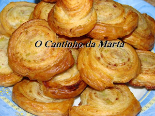 O Cantinho da Marta: Caracóis Folhados com Coco