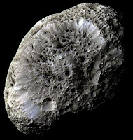 Muy interesantes, articulos de ciencias: Hyperion, la luna fea