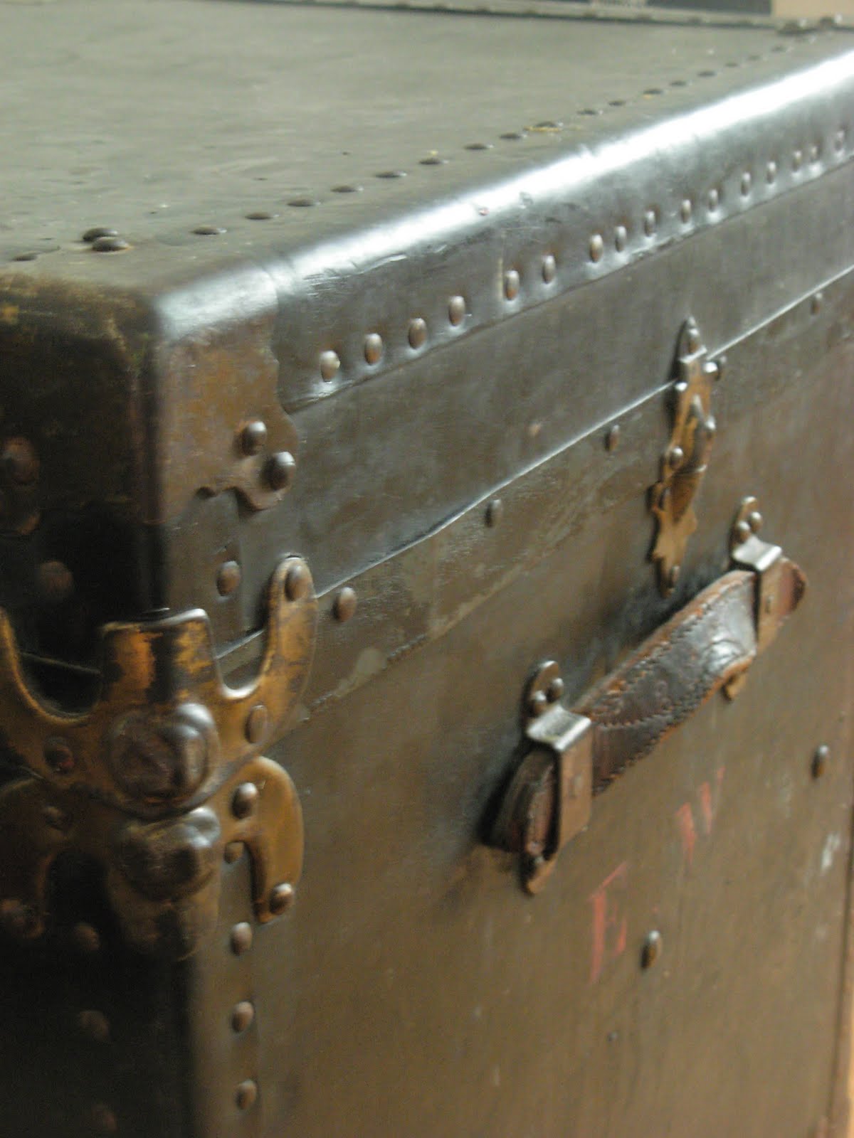 Vaaleaa unelmaa: Musta arkku ja vähän harmaatakin taas...