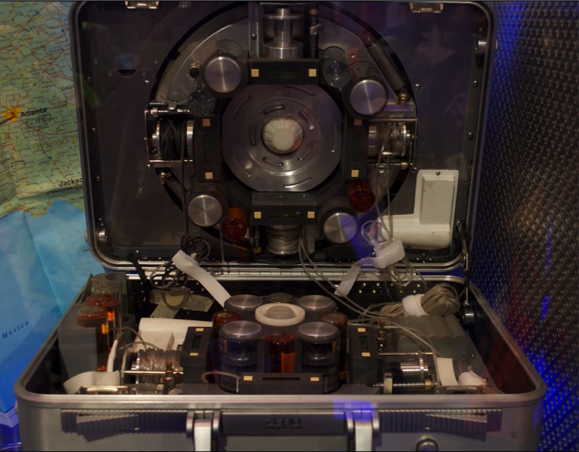 Inception (Movie Review and Stills)