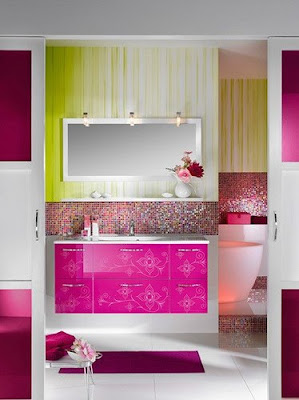 Colorful bathroom wallpaper