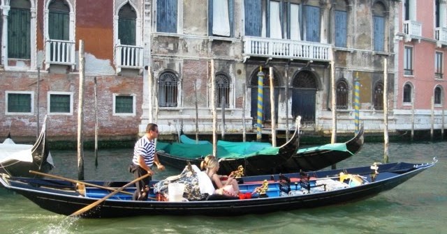 The Gondola Blog: Sandolo in Venezia