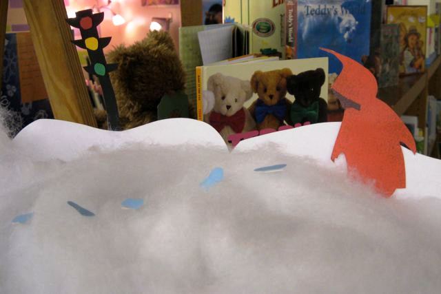 Library Displays: The Snowy Day