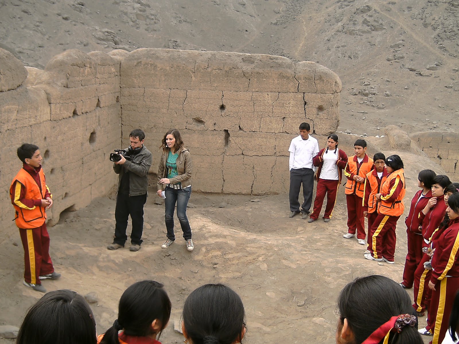 FORTALEZA DE CAMPOY: "HACIENDO PERÚ" EN LA HUACA FORTALEZA DE CAMPOY.
