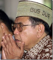 Sepenggal Cerita Tokoh-tokoh Indonesia Bersama Vespa-nya | Vespaisme