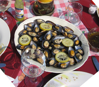 Eating Chilean: Eating Chilean Mussels