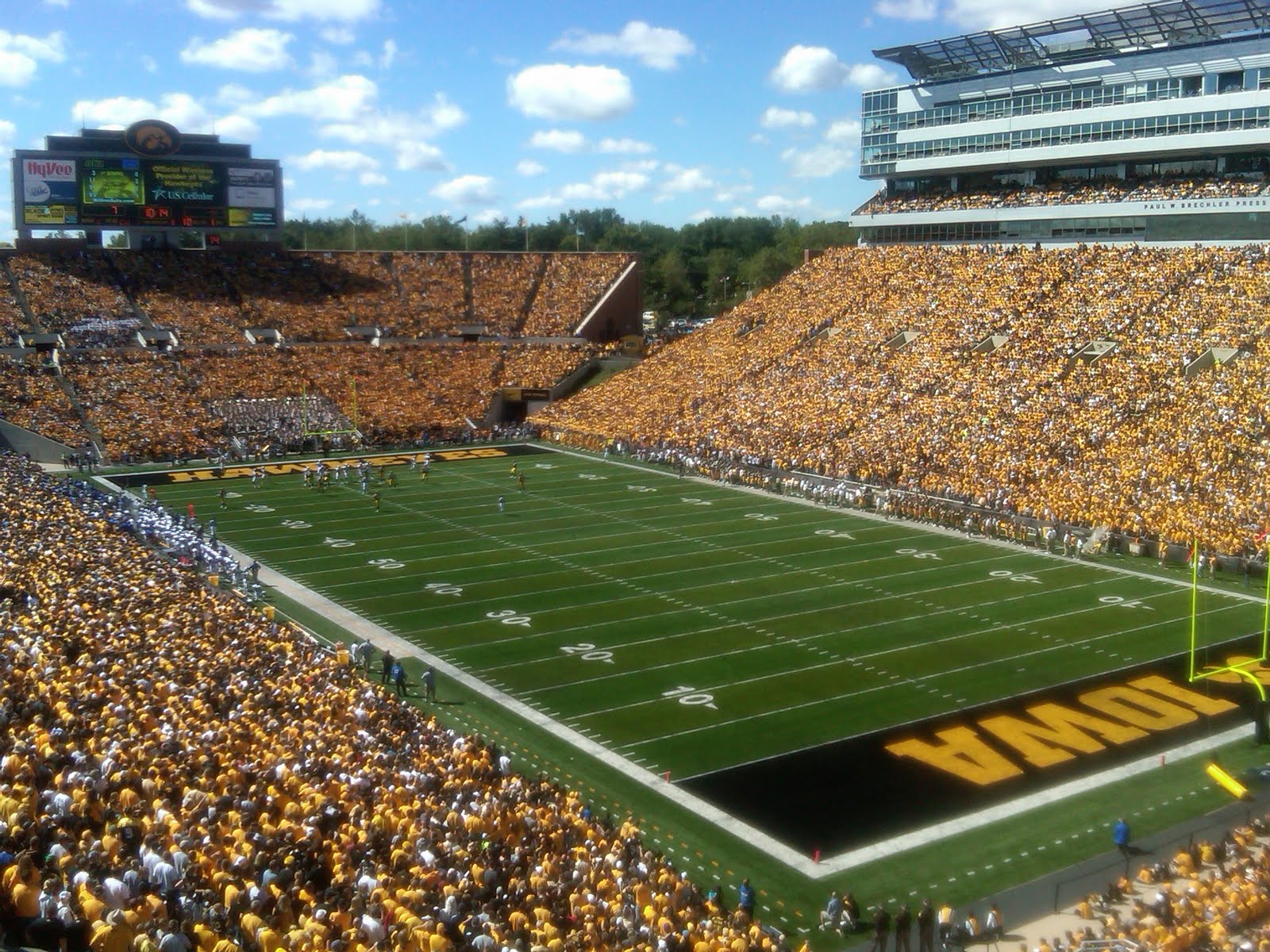 College Football's 10 Best End Zone Designs... What's Your Fav? : r/CFB