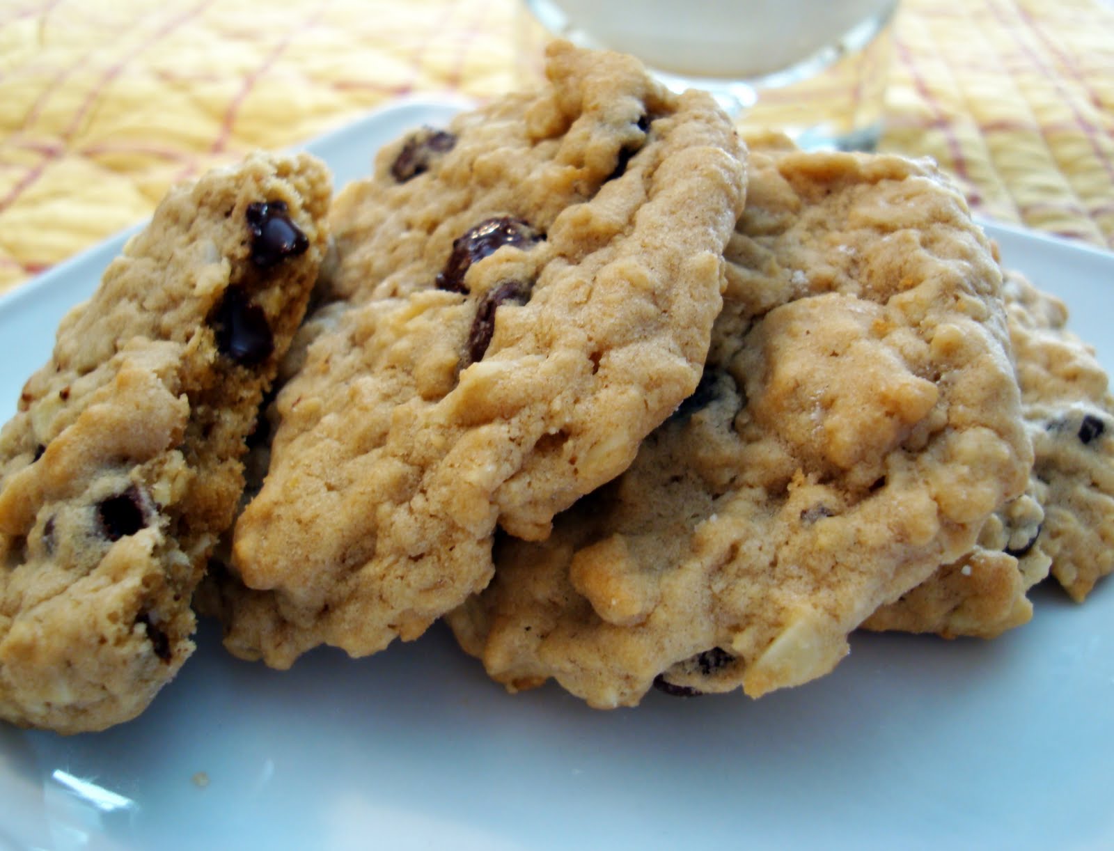 Mennonite Girls Can Cook: Chocolate Chip Oatmeal Cookies