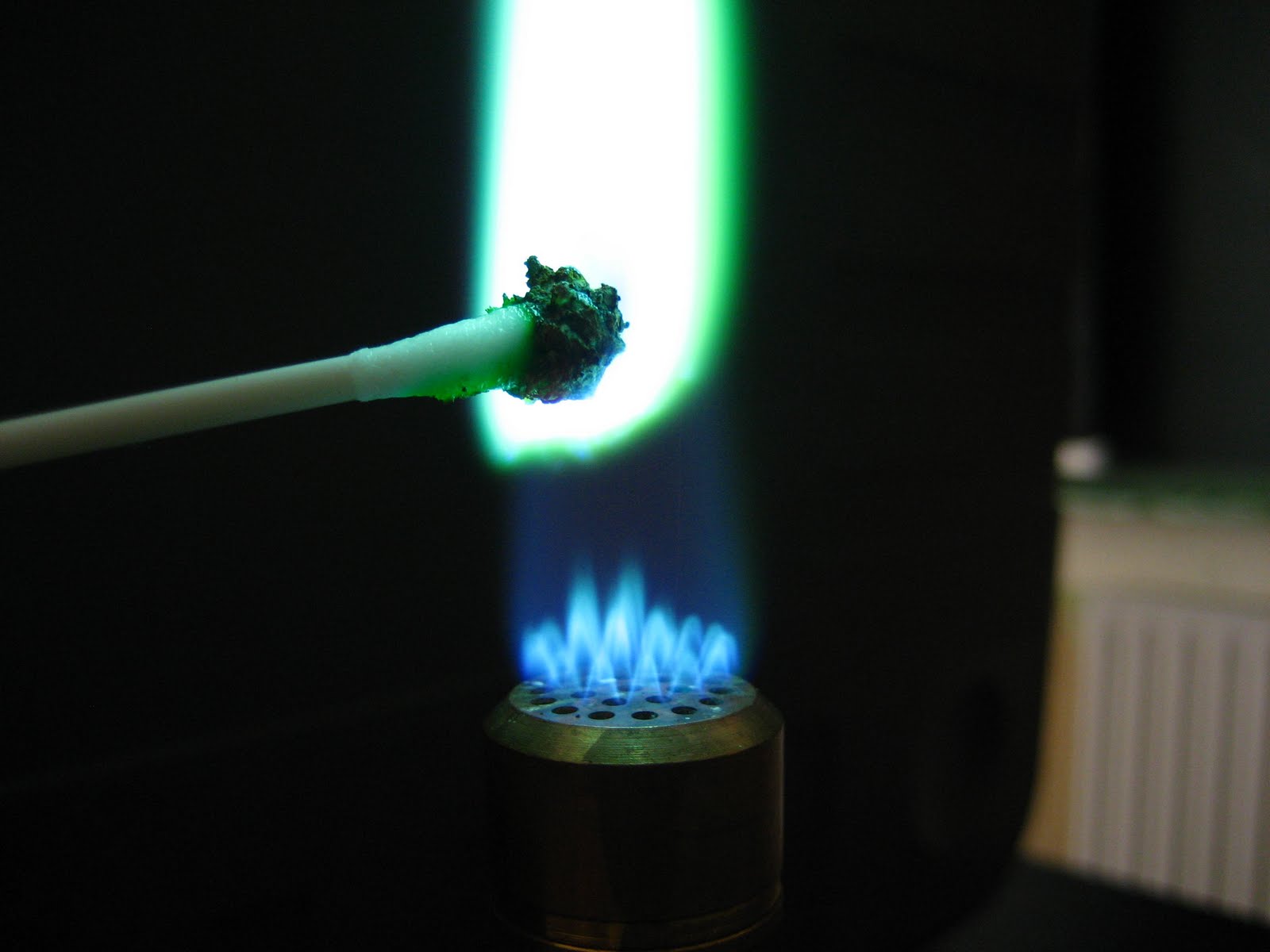 CLUSTER - divulgación científica: Fuego de colores